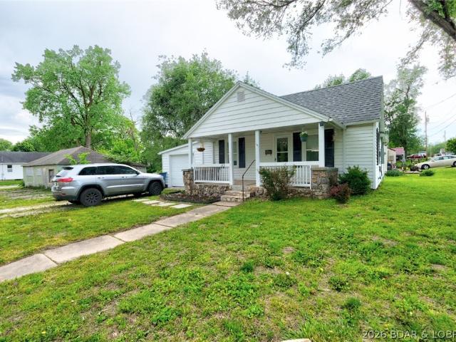 123 N. Grand Avenue