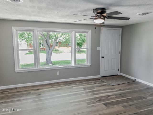 123 N Sycamore Dr