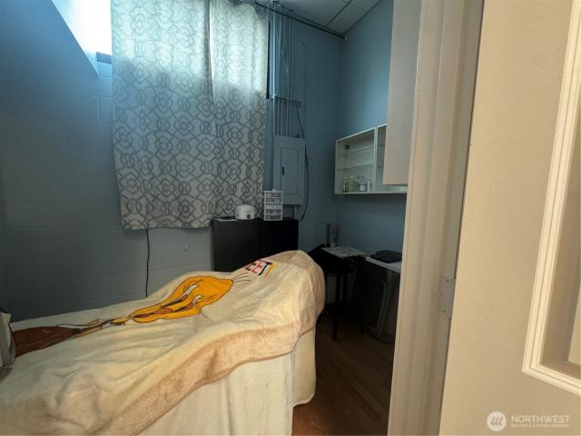 Commercial: MLS #2495