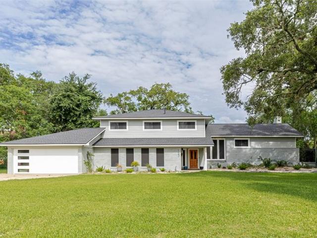 123 S Cedar St, Lake Jackson, TX 77566