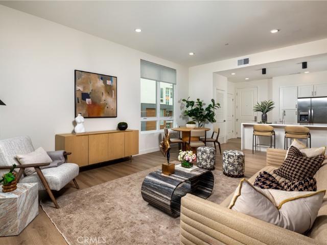 123 S Chapel 506