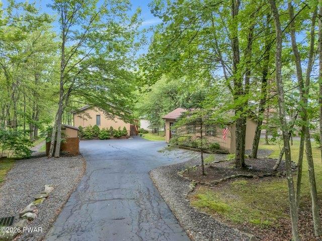 123 S Fairway Dr, Lake Ariel, PA 18436