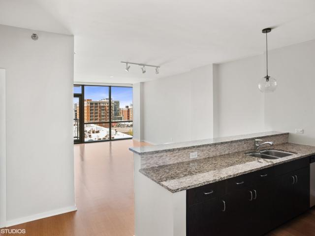 123 S Green Street # 809B