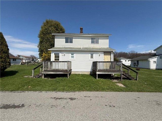 123 Smolleck St, Whitney, PA 15693