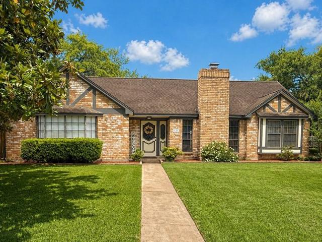 123 Spanish Moss Ln, Lake Jackson, TX 77566
