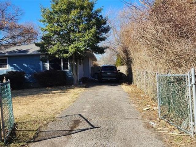 123 St George Dr E, Shirley, NY 11967