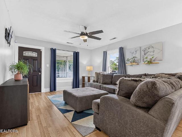 123 Pearson Ave