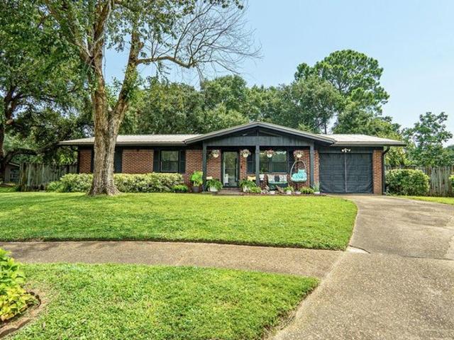 123 Pinewood Ter, Fort Walton Beach, FL 32548