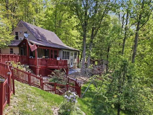 123 Round Knob Rd, Red House, WV 25168