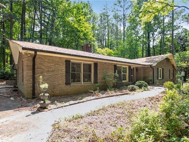 123 Robin Rd, Westminster, SC 29693