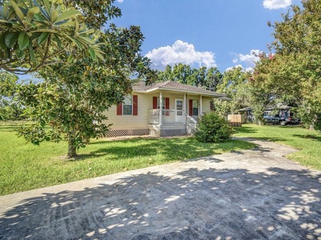 123 Robinson Rd, Oyster Creek, TX 77541