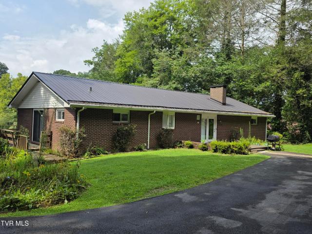 123 Rolling Hills Road