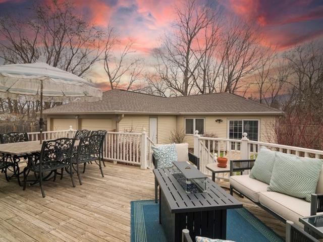 123 Raymond Ave, Barrington, IL 60010