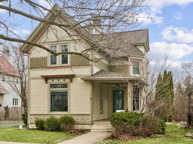 123 Raymond Ave, Barrington, IL 60010