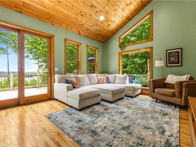 123 Red Maple Lane