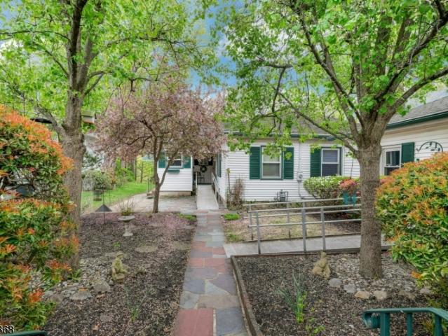123 Reservoir Dr
