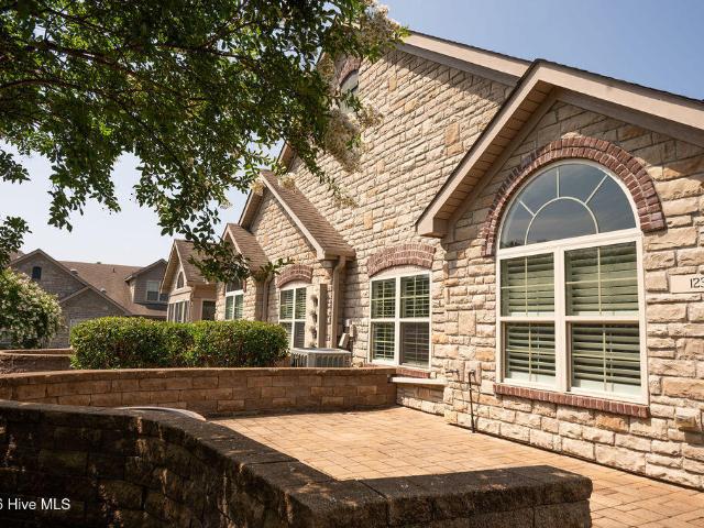 123 W Chelsea Court