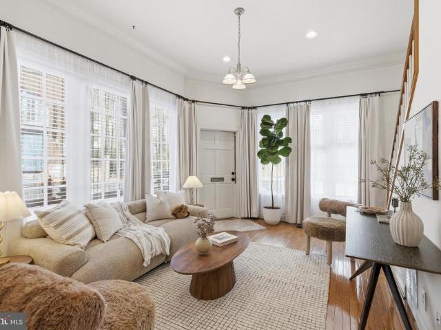 123 W Read Street