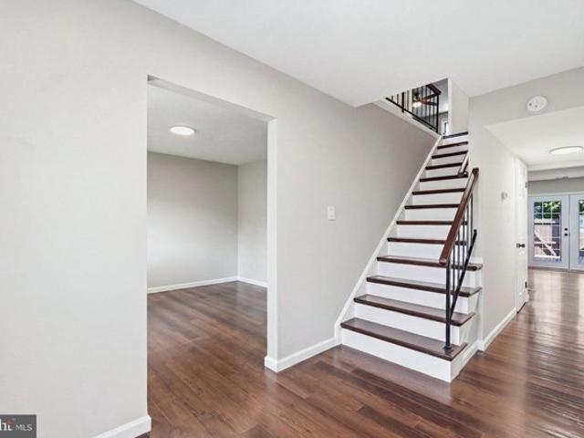 123 Woodgate Ct, Sterling, VA 20164