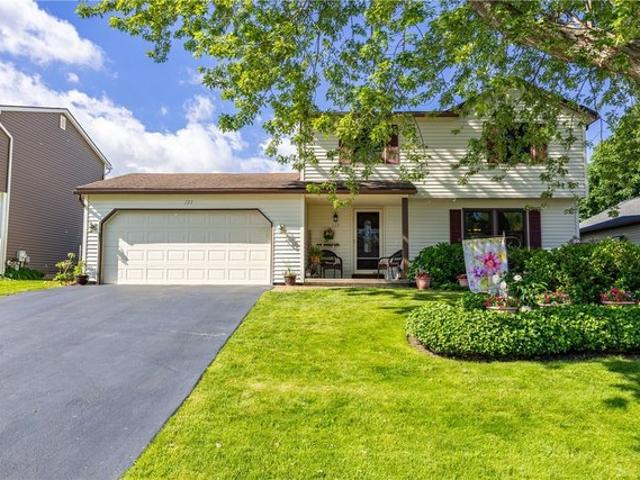 123 Woodsong Ln, Rochester, NY 14612