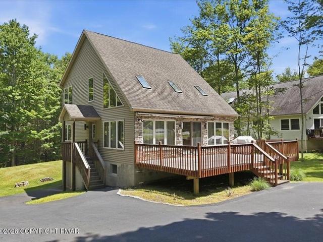 123 Wallenpaupack Dr, Greentown, PA 18426