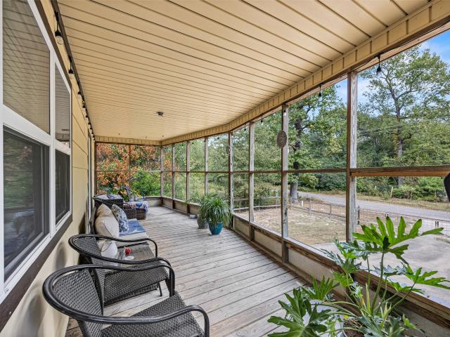 123 White Oak Dr, Woodbranch, TX 77357 | MLS #50923 | Compass