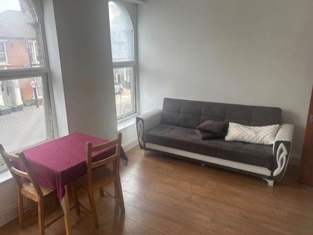 123 Turnpike Lane, Wood Green N8, 2 bed flat to rent, £1,900 pcm | PrimeLocation