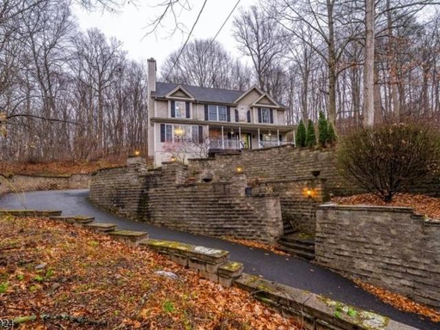 123 Vail Rd, Knowlton, NJ 07832