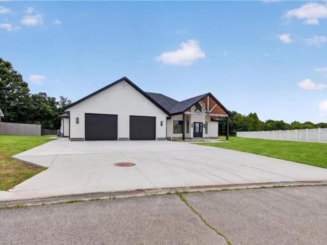 123 Vals Ln, Frontenac, KS 66763