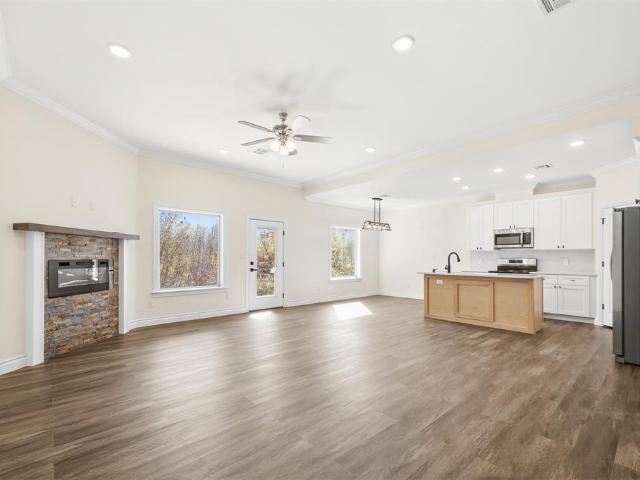 12444 Oak Alley