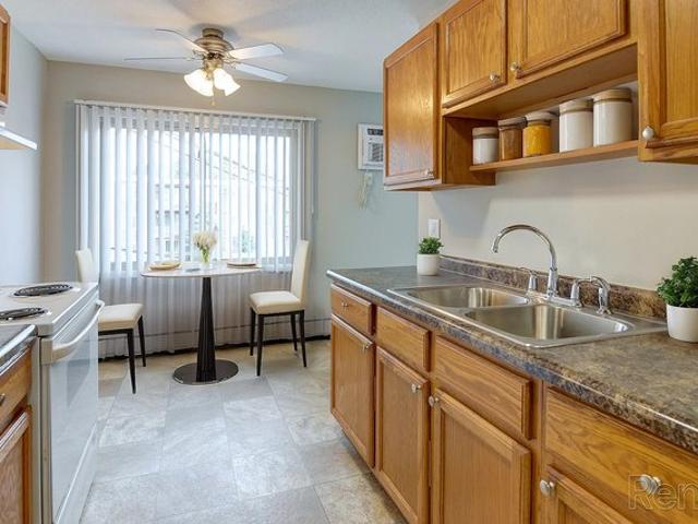 1244 Hazelwood St, Saint Paul, MN 55106