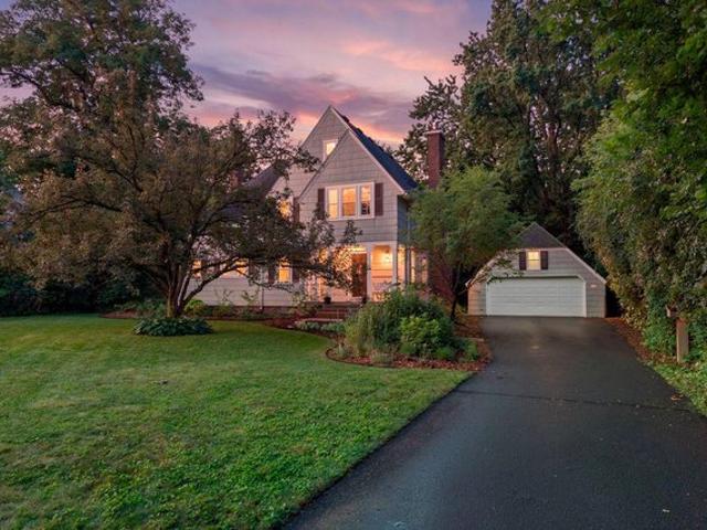 1244 Roselawn Ave W, Roseville, MN 55113