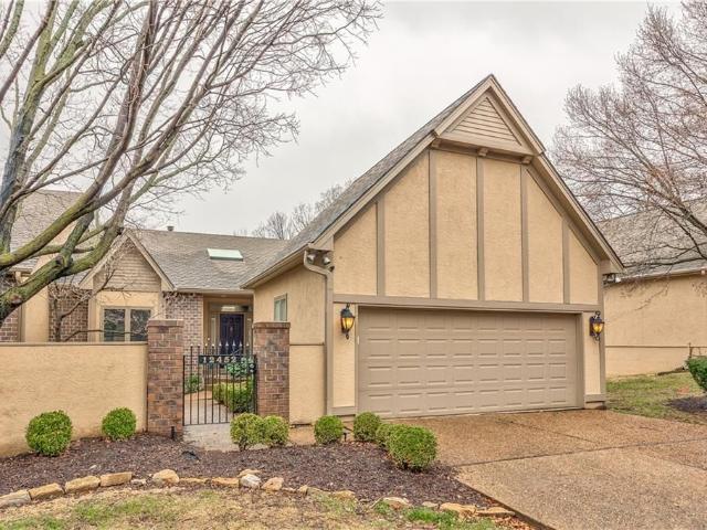 12452 Linden St, Leawood, KS