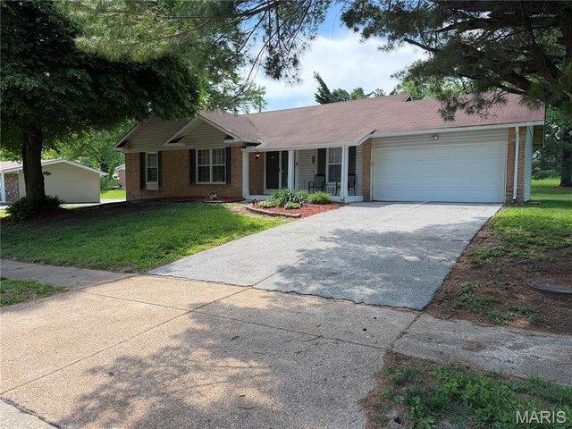 12455 Rocket Dr, Florissant, MO 63033