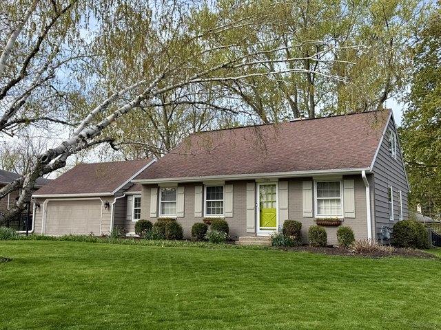 1245 N 121st St, Wauwatosa, WI 53226