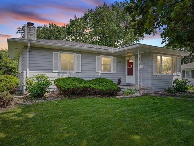 1245 Deloris Dr, Waterloo, IA 50701