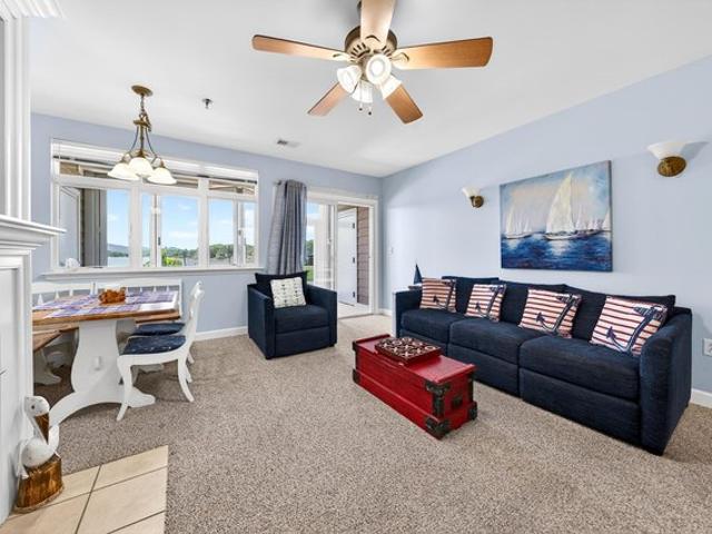1245 Graves Harbor Trl Unit 206, Huddleston, VA 24104