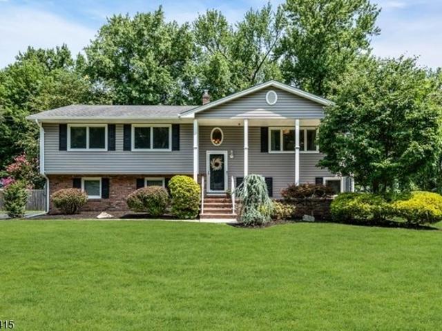 1245 Sunnyfield Ln, Scotch Plains, NJ 07076