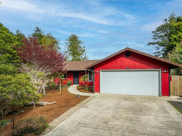 1245 SW Fairway Dr, Waldport, OR 97394