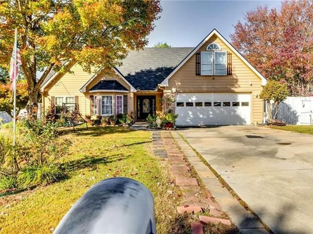 1245 Shamrock Hill Cir, Loganville, GA 30052