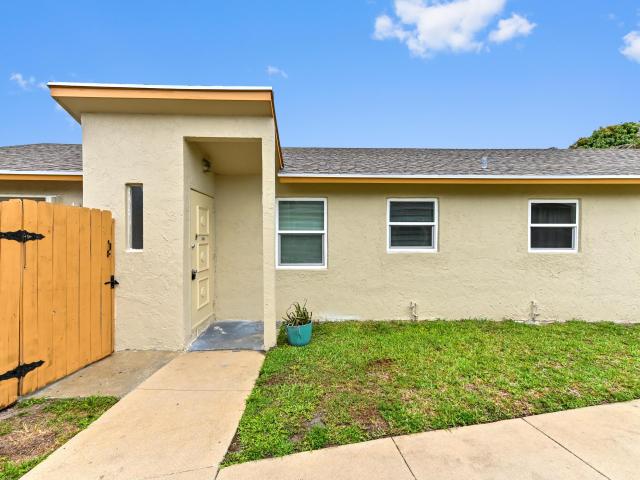 12467 Westhampton Cir, Wellington, FL 33414 | MLS #B26019 | Compass