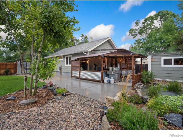 1246 E 4th Street