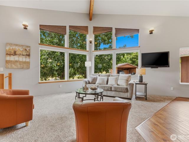 1246 Pitcher Canyon