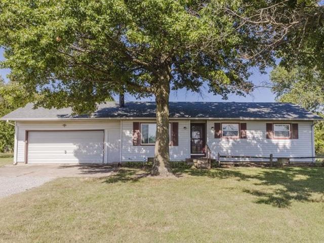 1247 N Hydraulic Rd, Belle Plaine, KS 67013