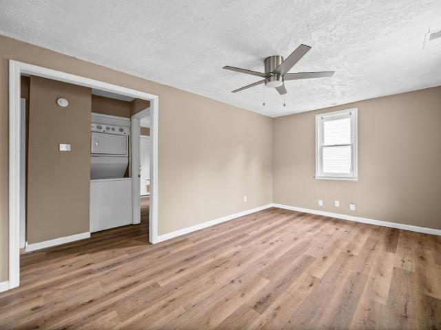 1247 Daniel St