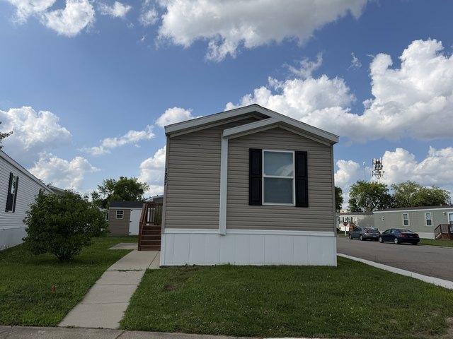 1247 Irene Dr, Troy, MI 48083