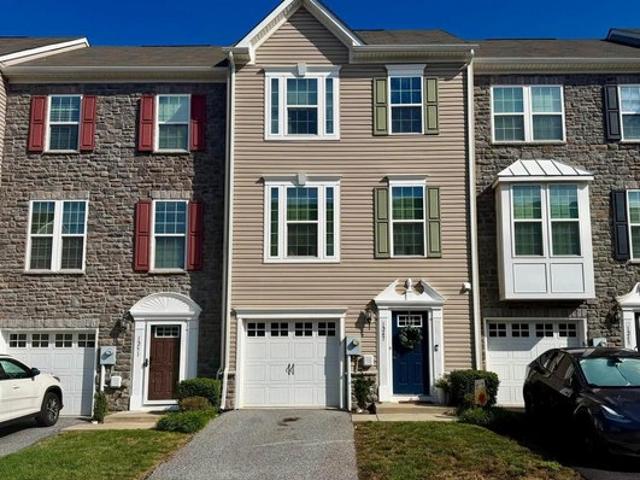 1247 Rannoch Ln, York, PA 17403