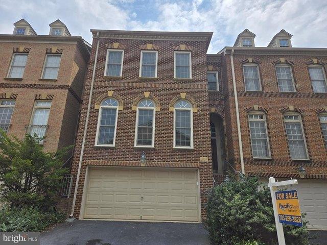 12483 Rose Path Cir, Fairfax, VA 22033