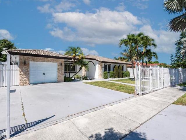 12485 SW 220th St, Miami, FL 33170