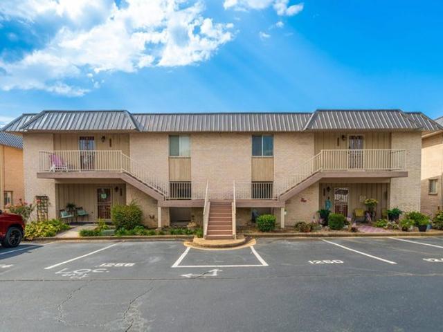 1248 Twin Points Rd, Hot Springs, AR 71913